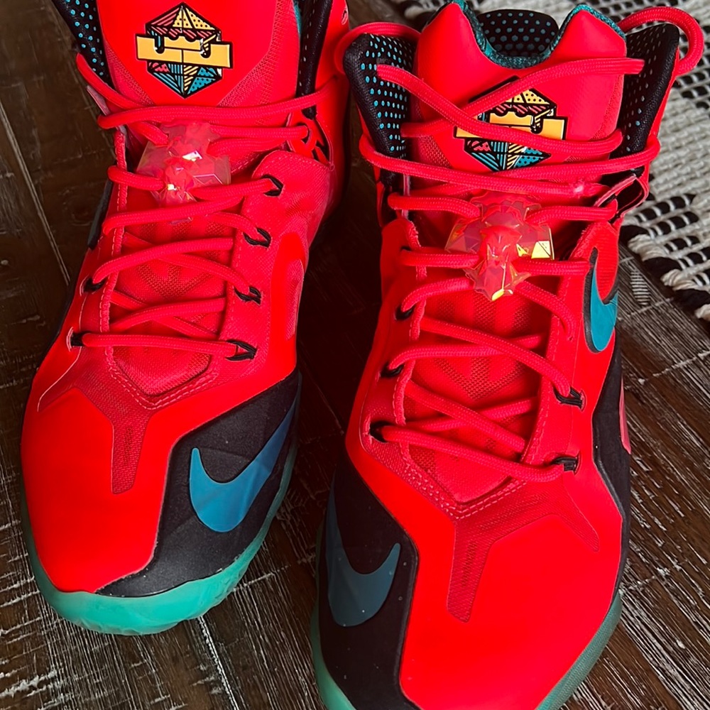 Nike Lebron Elite Hero Basketball Shoes Size 9 - Gem